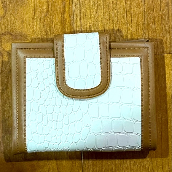 Bags | Nwot Multi Id Card Holding Wallet With Coin Purse | Poshmark